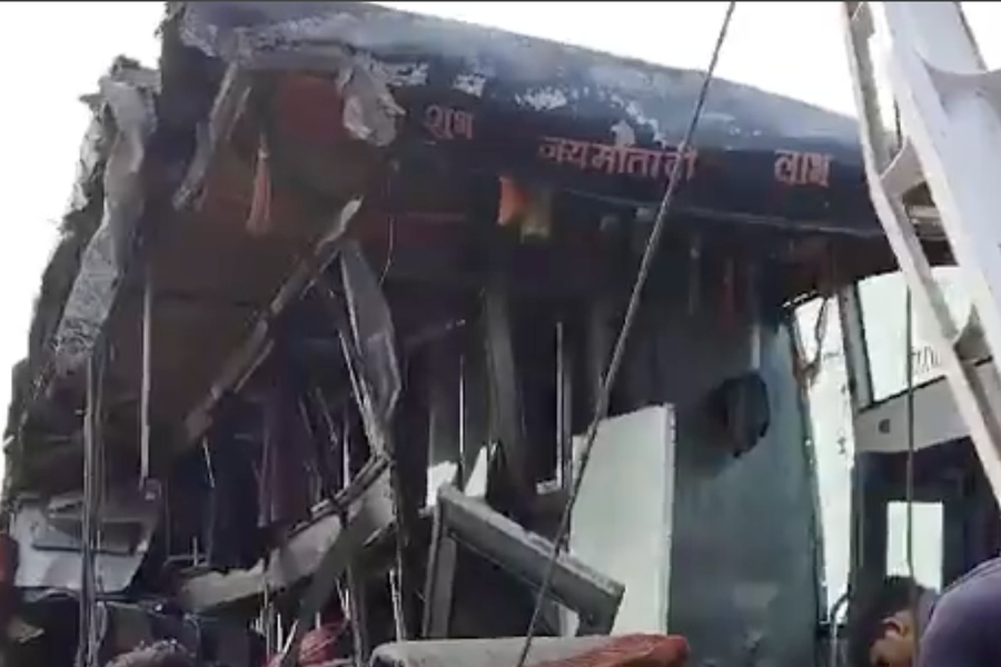 At Least 18 Killed, 19 Injured In Bus-Tanker Collision On Agra-Lucknow Expressway In Unnao—All ...
